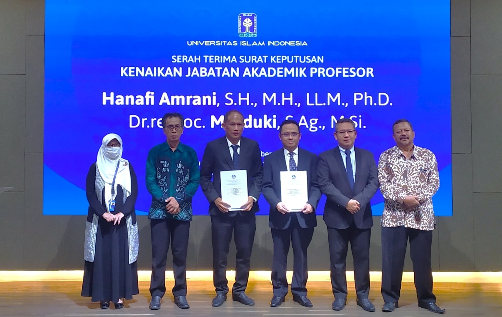 Sejarah Baru, Dosen Prodi Ilmu Komunikasi Raih Gelar Profesor Pertama di FPSB UII - Fakultas ...