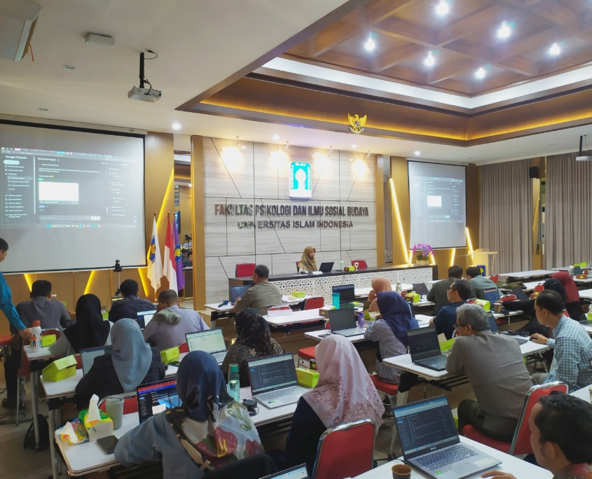 FPSB UII Gelar Pelatihan Kompetensi Digital Tendik dengan Tema “Mudah dengan AI” – Fakultas ...